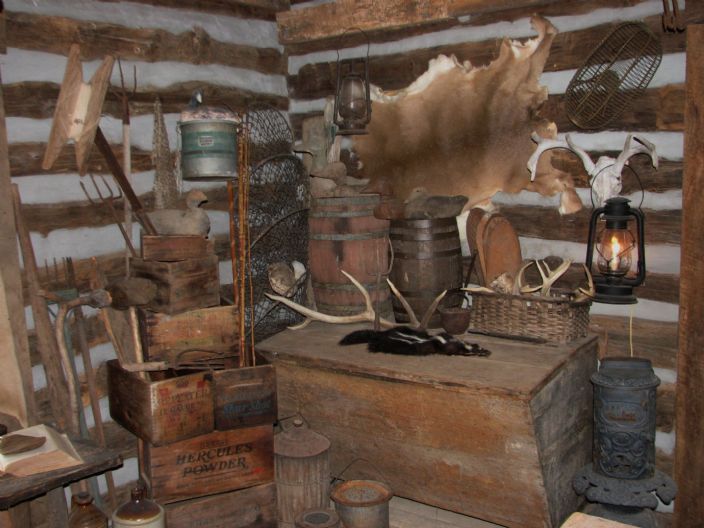 The Old Tattered Flag: A primitive homestead tour.....