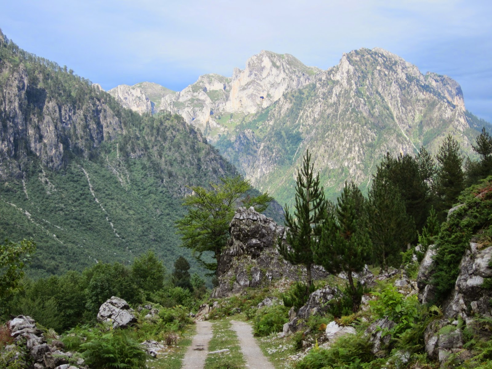 Gone with the backpack: ALBANIA. THE INLAND.THE NORTH, LAKE OHRID AND BERAT