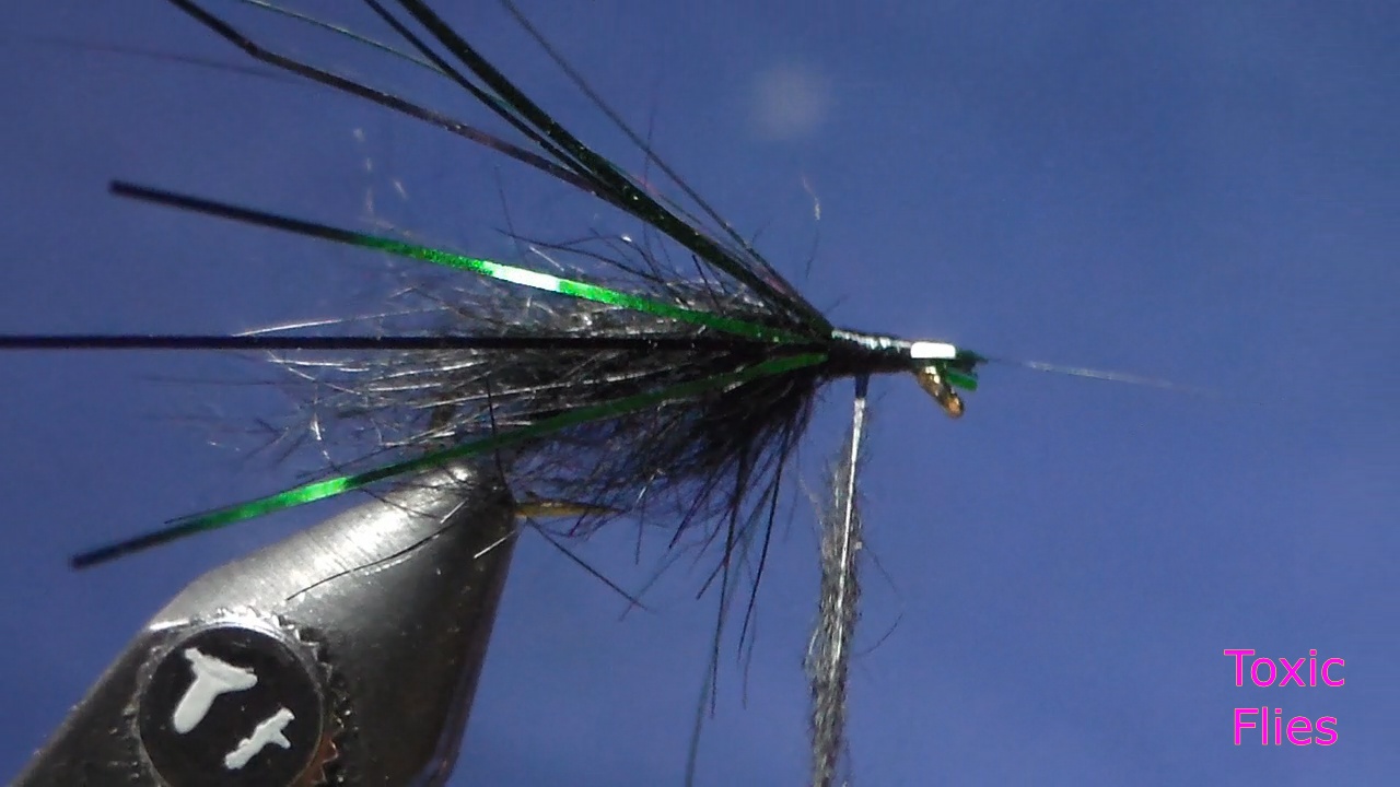 Fly Patterns: Black Mini Leech