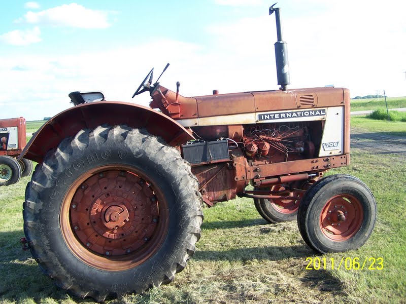DIFFERENT COLOURED JUNK: IHC 706 wheatland 282 diesel
