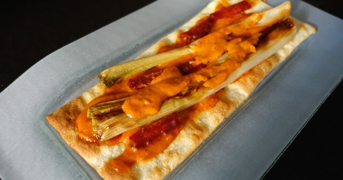 Els fogons del pare: COCA DE CALÇOTS I XORIÇ AMB SALSA ROMESCO