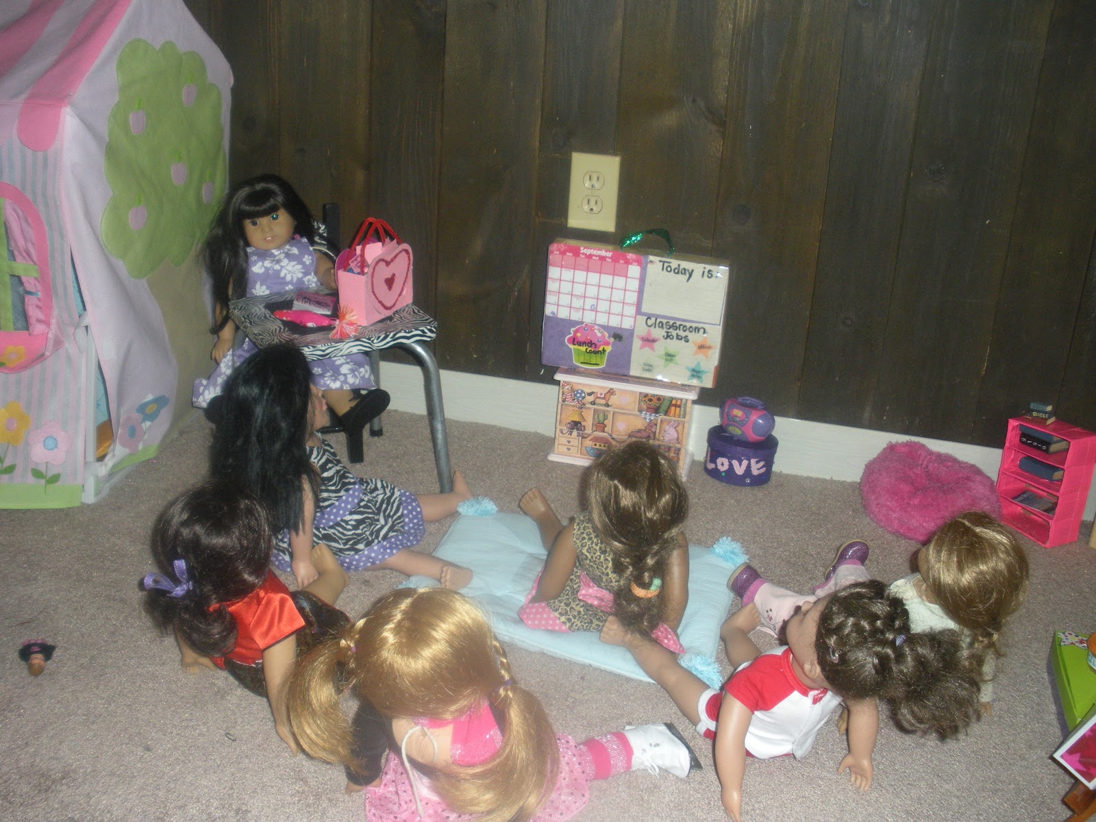 MissKristi'sCraft,Teaching&DollBlog: How To Make a Portable Doll School ...