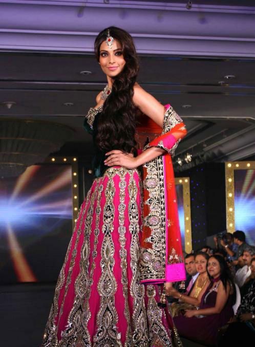 Bollywood Actress Photo Stills: Ticket to Bollywood Fashion Show Photo ...