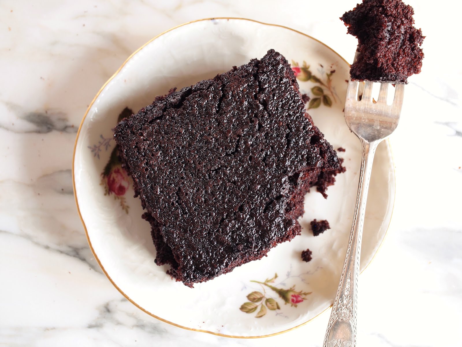 DEPRESSION ERA CHOCOLATE CRAZY CAKE: the original vegan treat