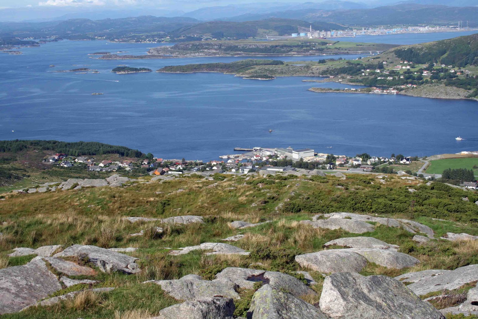 Fra Boknafjellet. En oversiktsrunde over Bokn med kommentarer. From the ...