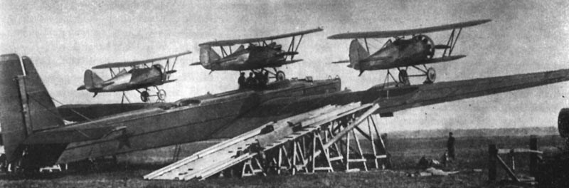 Airplanes in the skies + FAF history: Zveno - SBP