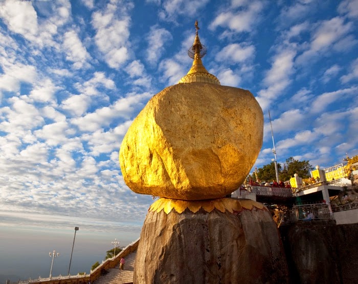 strange spots: Golden Rock.