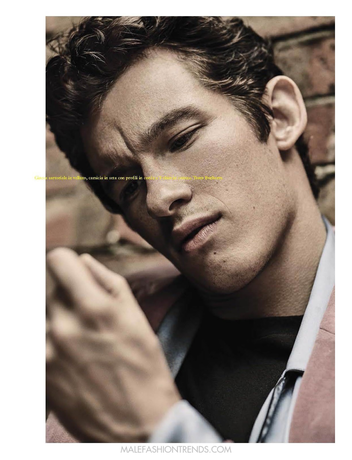 Callum Turner Por John Balsom Para Gq Italia