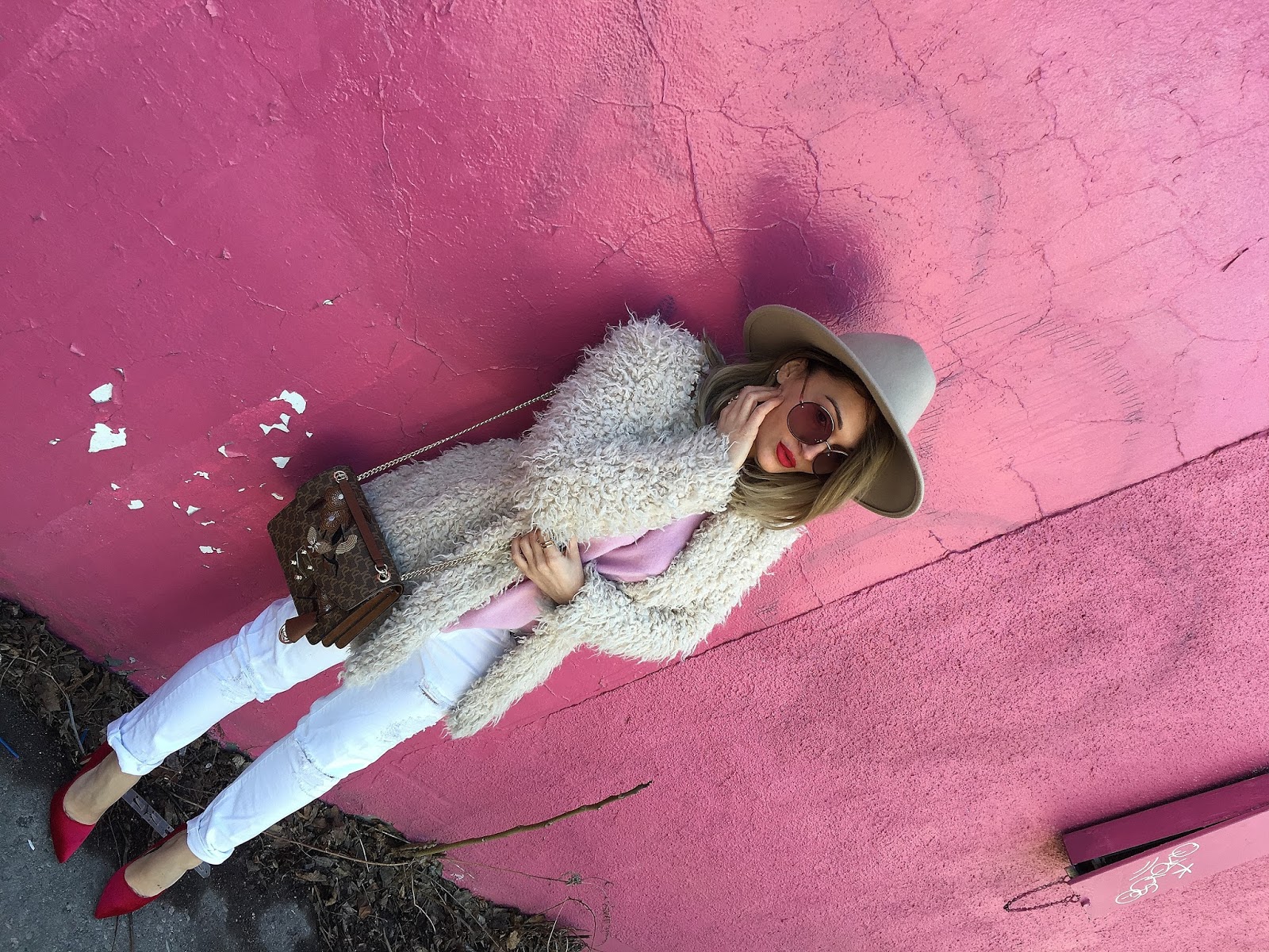 Mixing Pink & Red (& Loving this Pink Wall)