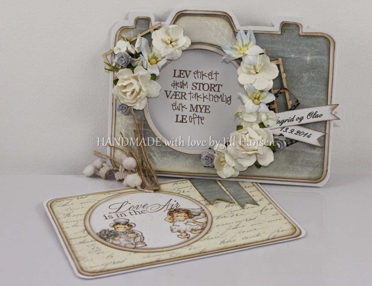 My Magnolia creations: Mini Magnolia's on a wedding card