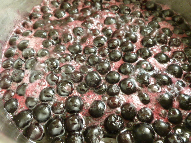 ...de otilia adunate...: DULCEATA DE ARONIA (scorus negru)