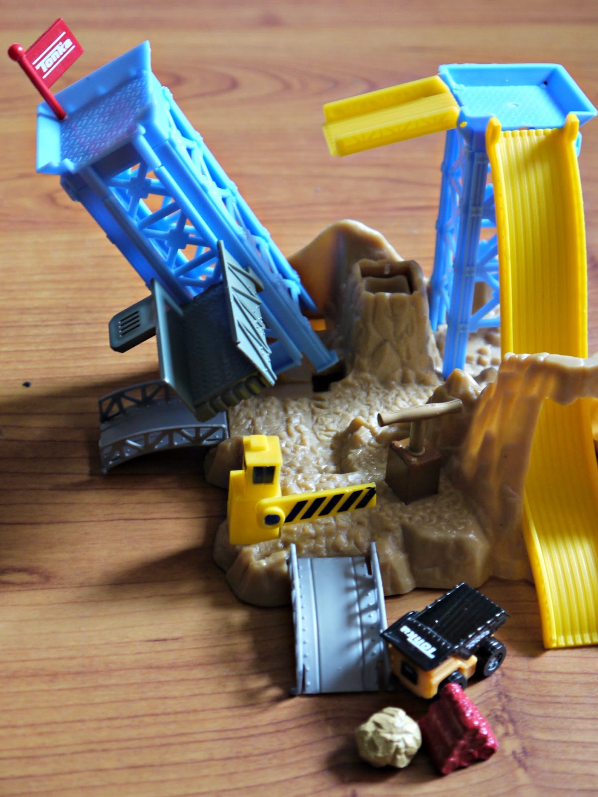 Inside the Wendy House: Tonka Tinys Mini Playsets - Blast & Dash Quarry ...