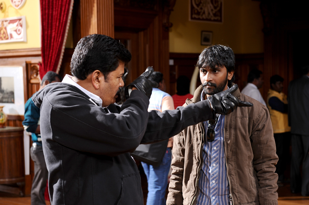 Latest Movies Exclusive: Vijay Jeeva and Srikanth starring Nanban Tamil ...