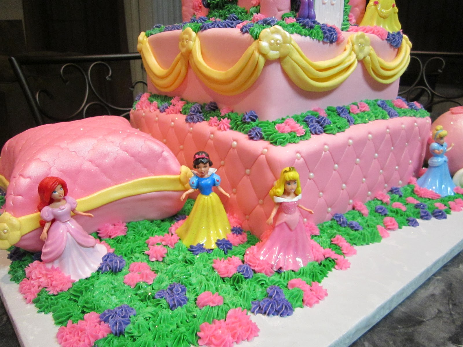 MyMoniCakes: Disney Princess Castle Cake with Carriage and Pillow