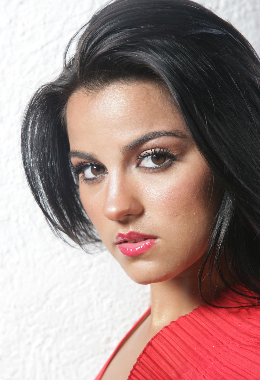 Indubindu: Wallpaper Of Maite Perroni