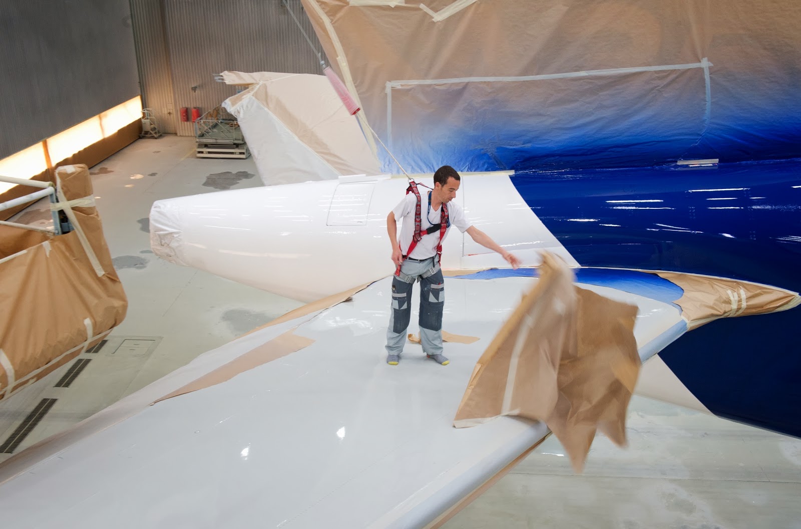 A350 XWB News: Airbus will duplícate the A350 HTP boxes assembly line ...