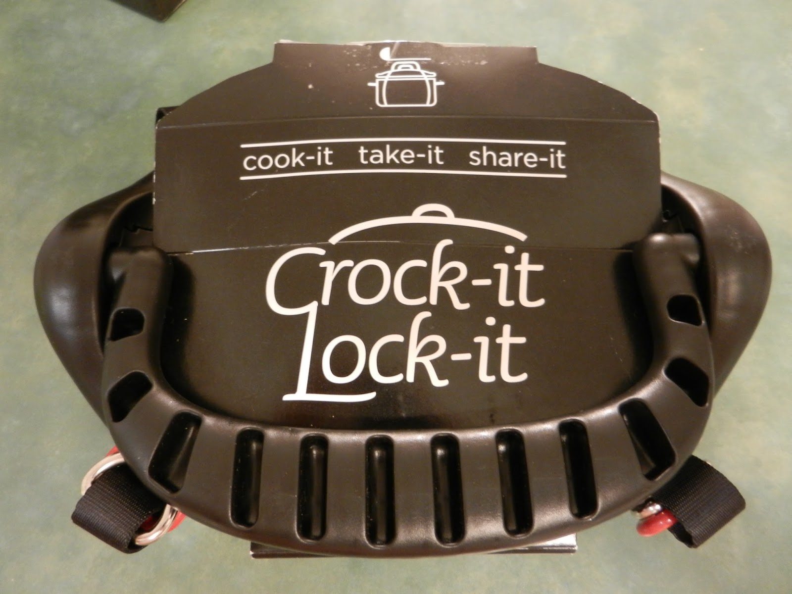 A Busy Mom's Slow Cooker Adventures: Crock-It Lock-It #REVIEW