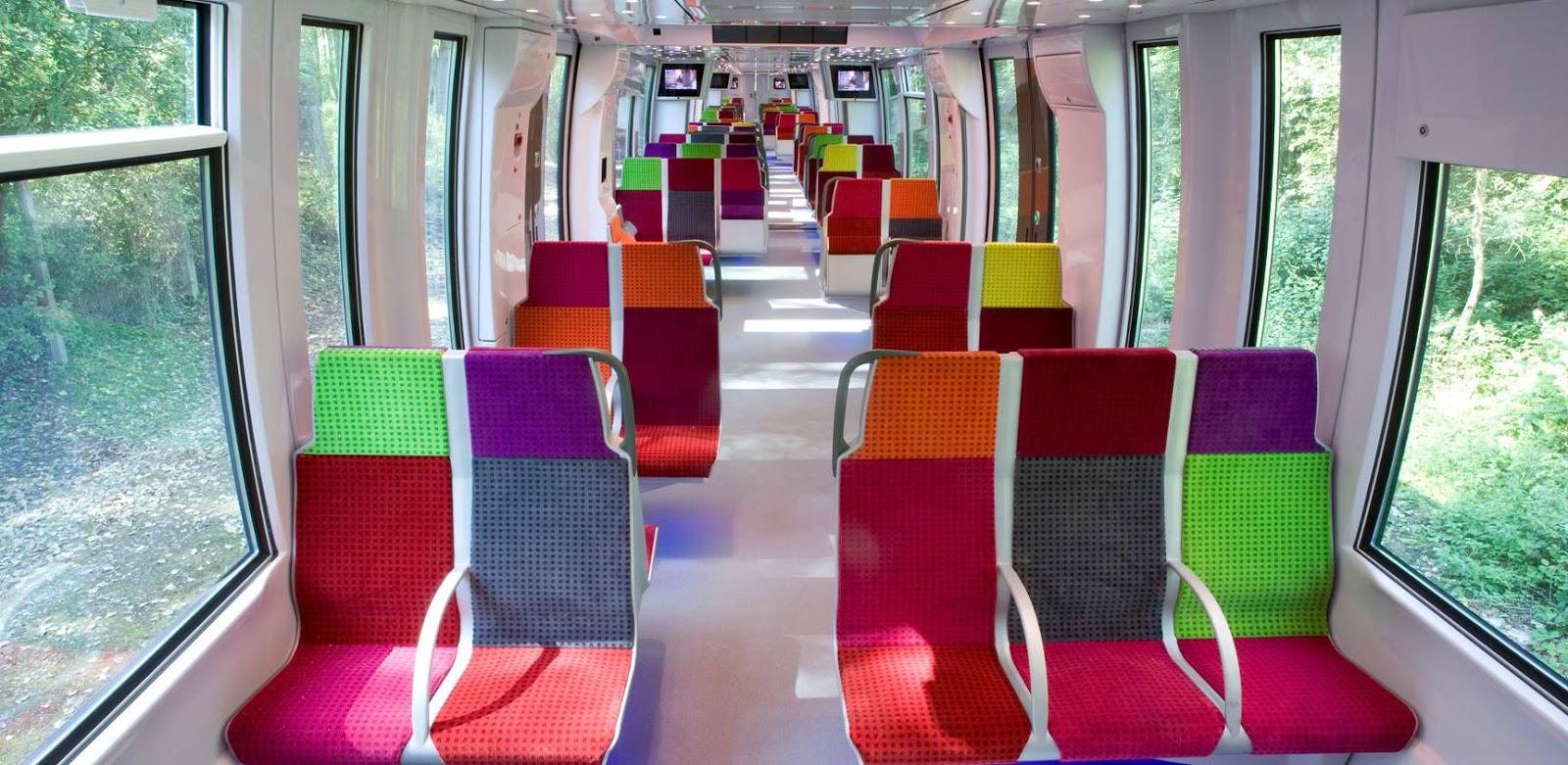 British Rail Class 345 Elizabeth line trains are just so spacious ...