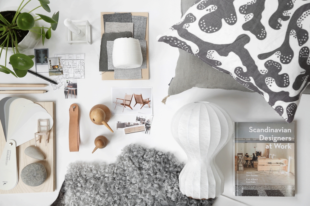 découvrir l'endroit du décor : COMPOSITION D'OBJETS : BLANC, GRIS, BOIS ...