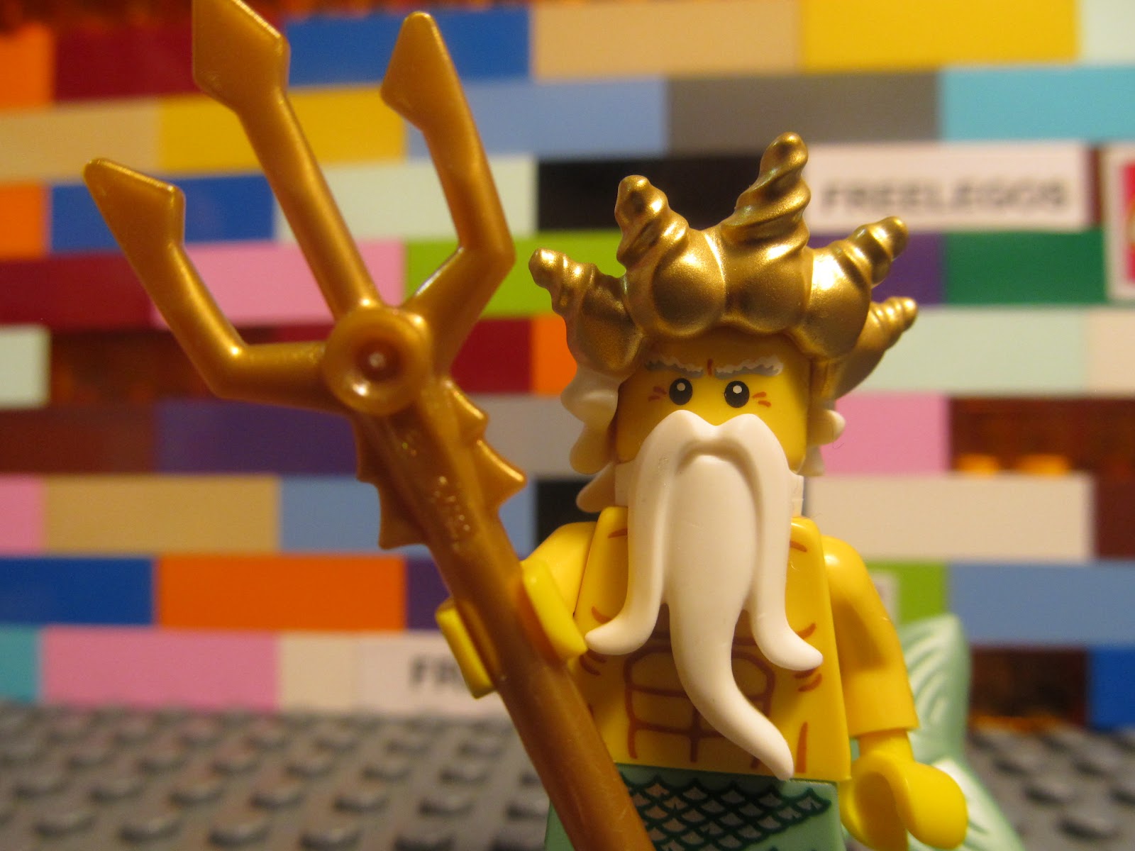 Lego OCEAN KING NEPTUNE minifigure w/ crown, tail and trident weapon ...