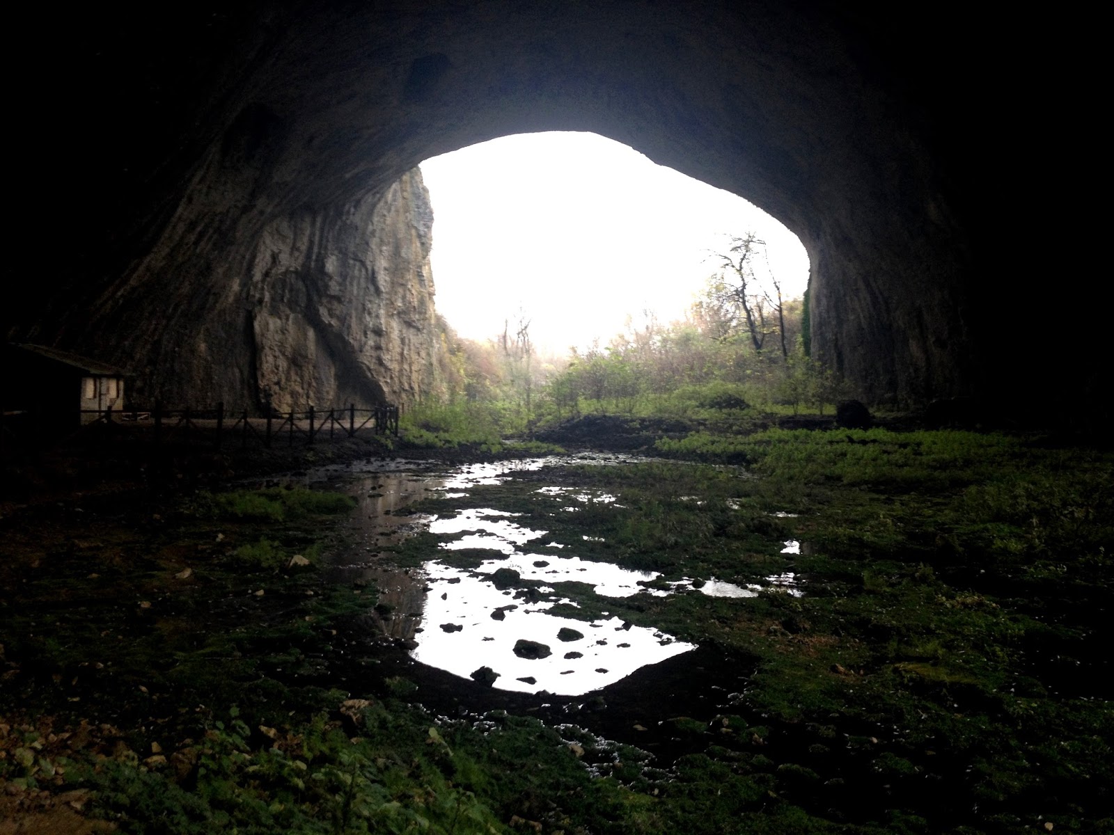 Cueva Devetashka, de las más bonitas del mundo, y están en Bulgaria