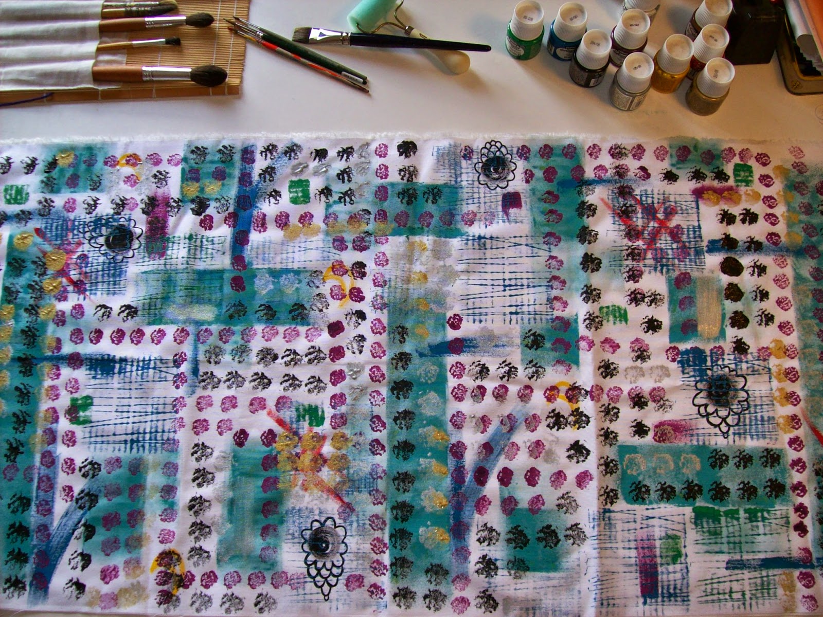 DISEÑO DE ESTAMPADOS,MODA Y COMPLEMENTOS.: Telas pintadas a mano.