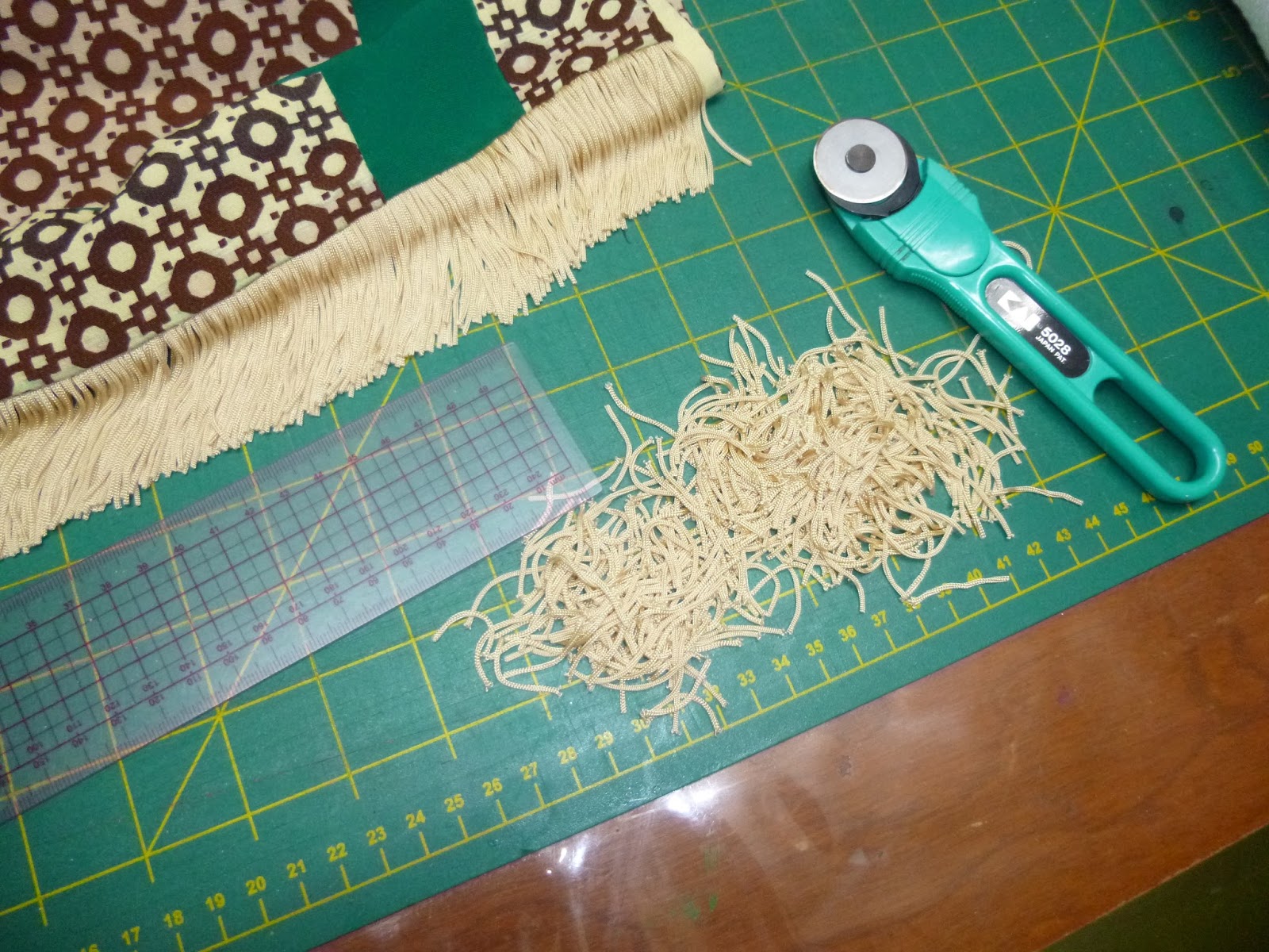 The Prettiest Gentleman About Town: Loki Stuttgart Scarf