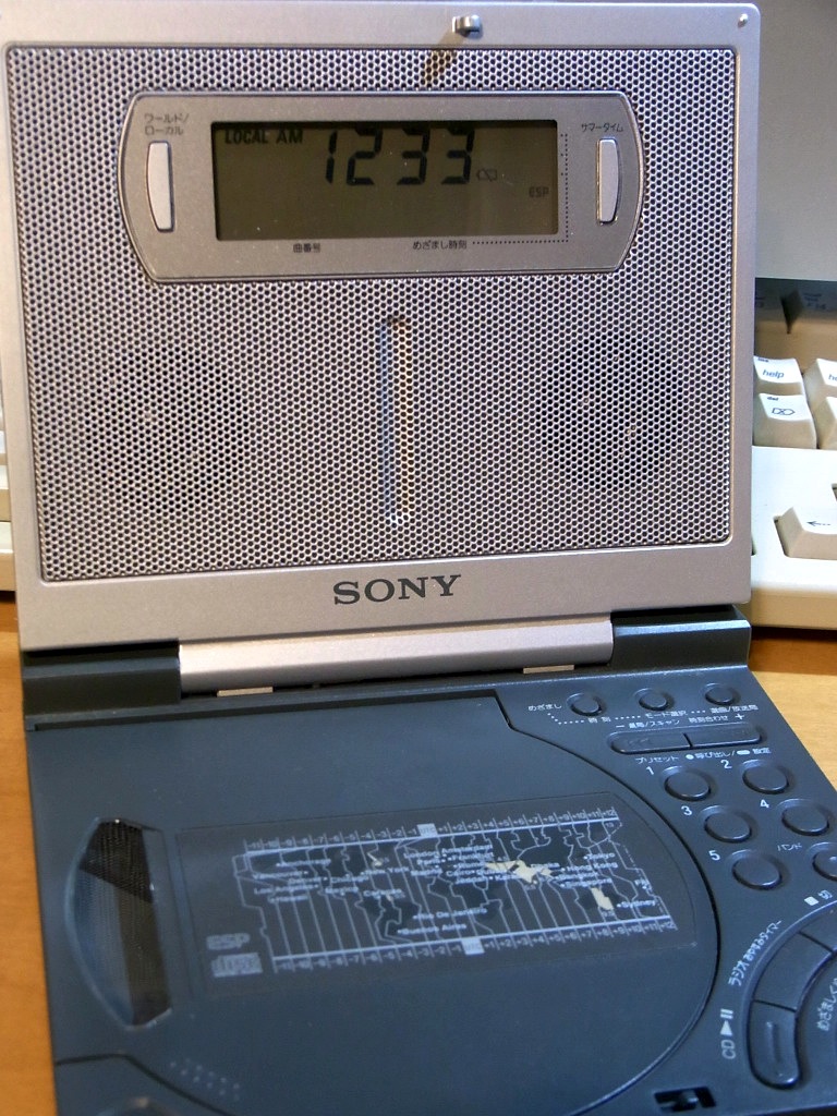 卓上オーディオ (Tabletop Audio): FM/AM CDクロックラジオ - SONY ICF-CD2000