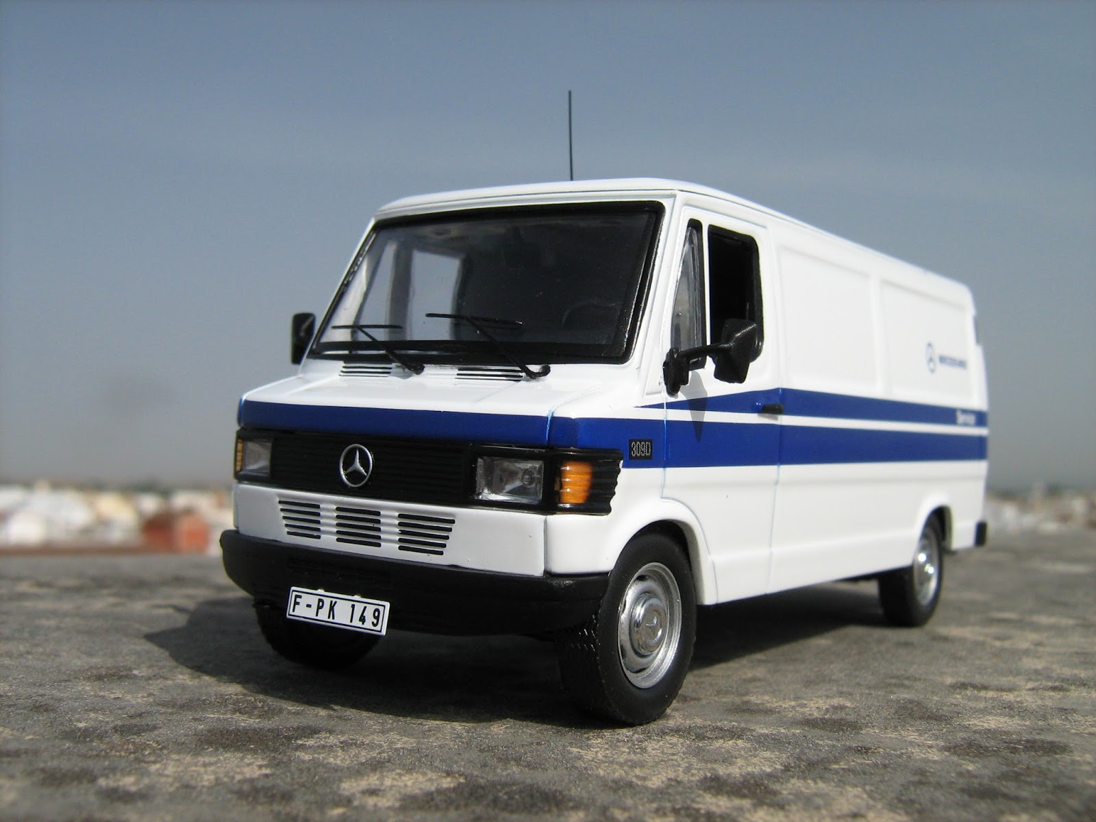 El Garaje Algabeño: Mercedes Benz T1 309D "Service Mercedes" de IXO