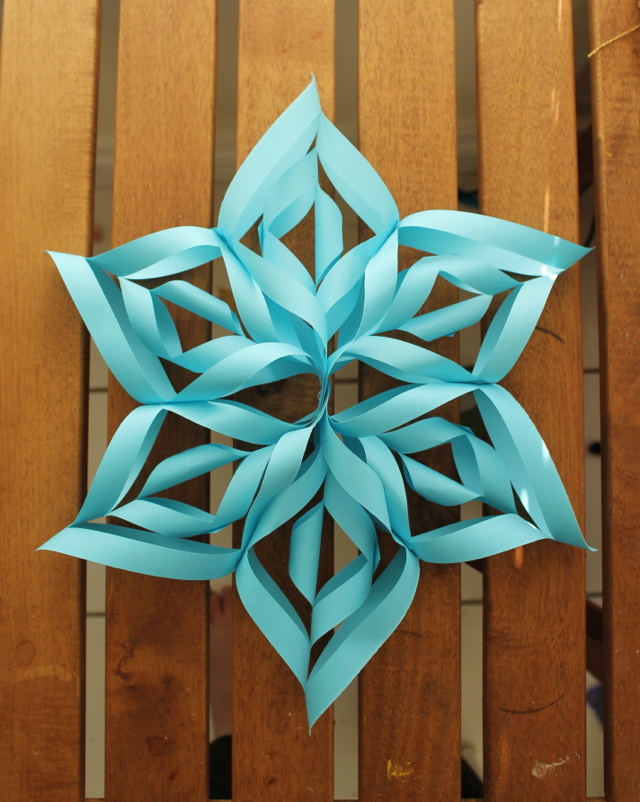 Ladyface Blog: Pretty Paper Snowflakes