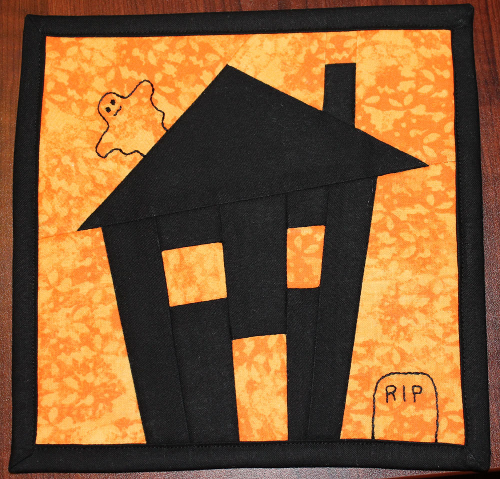 The House of Wilson: Halloween Mug Rug - Free Pattern