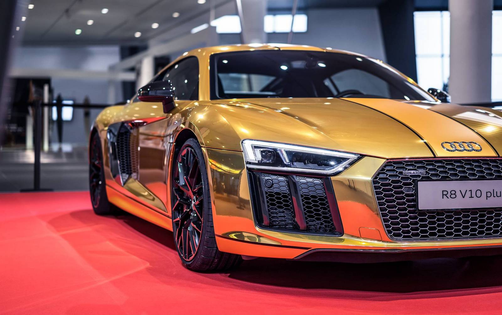 Chrome Gold Audi R8 V10 Plus Stands Out Properly