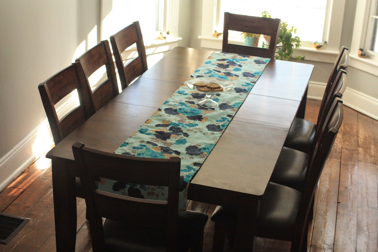 Best Bet Design Blog: Reversible Table Runners Double Your Styling Options