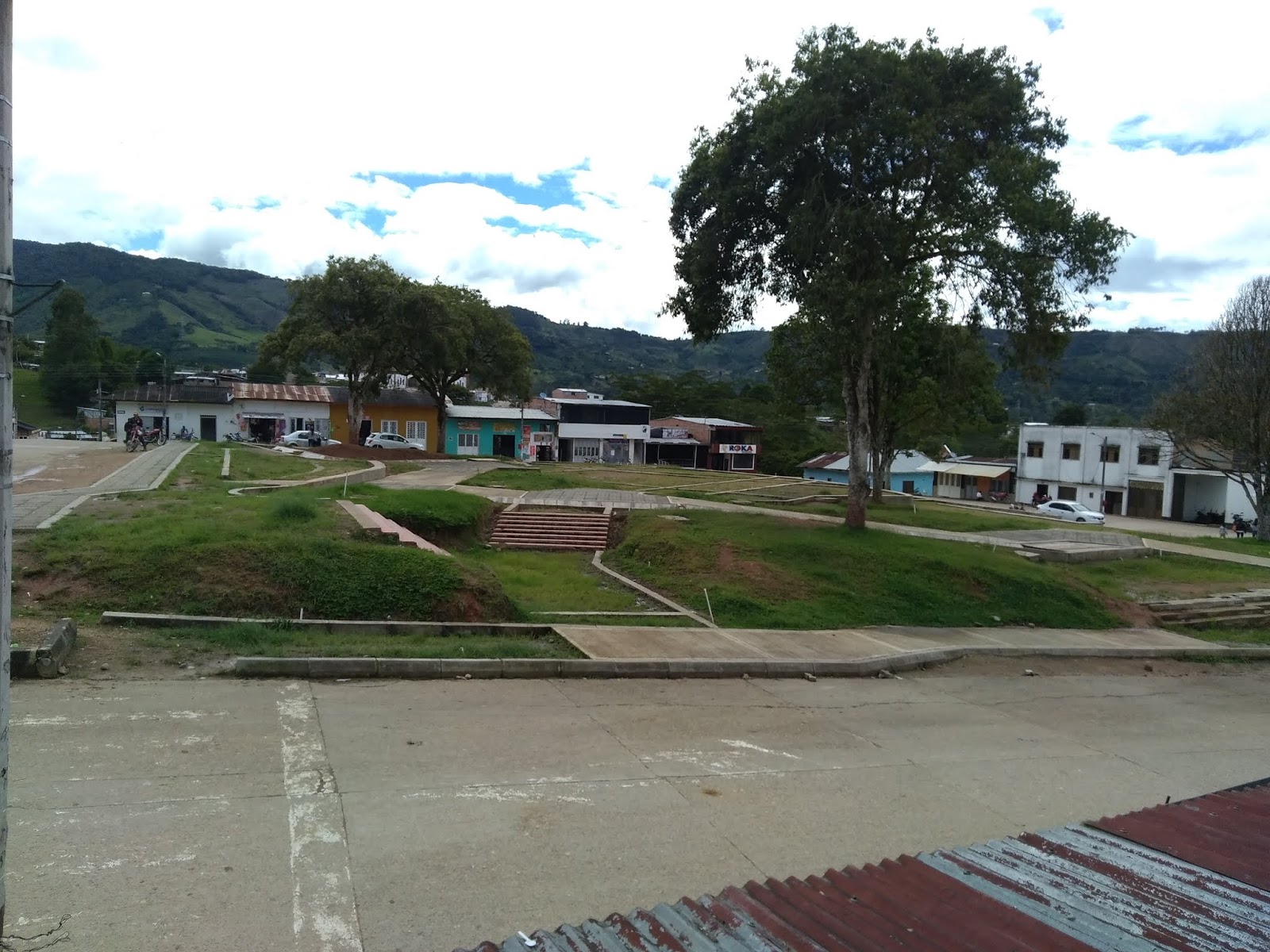 Palestina: Esperan arreglo definitivo para carretera y parque principal