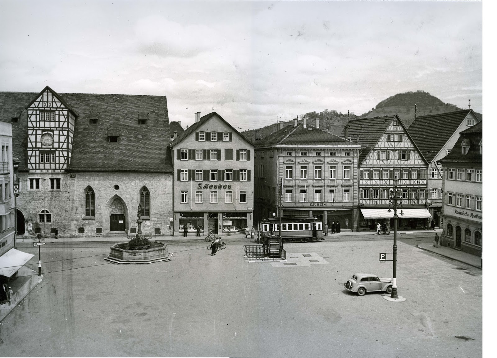 BILDERTANZ: Der Marktplatz vor 70 und vor 100 Jahren