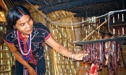 Cơ Tu Bacon (Thịt Xông Khói Cơ Tu) - Vietnam Famous Destinations