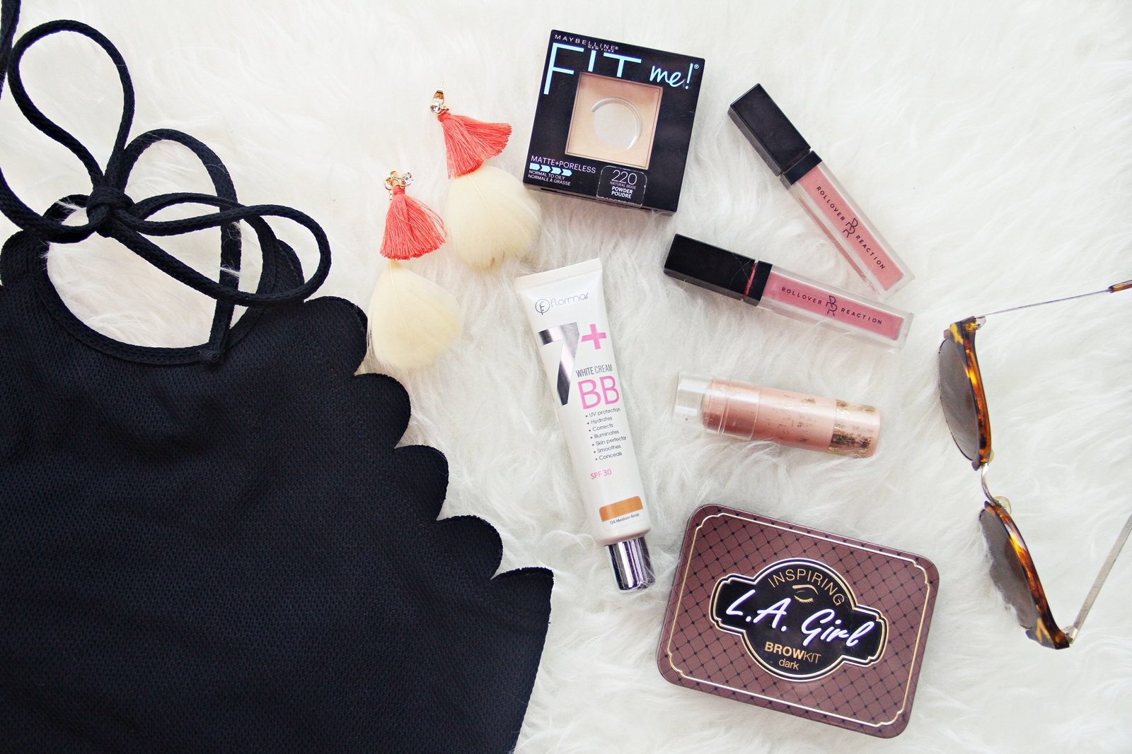 WHAT TO PACK IN YOUR BEACH VACATION MAKEUP BAG - The Fashion Swing