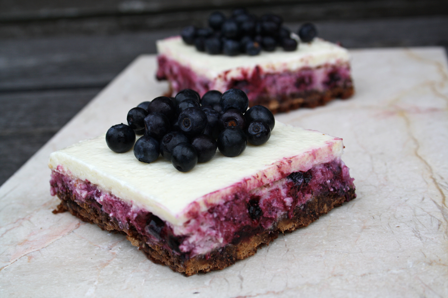 Kohvik Zacary: Mustika-toorjuustukook