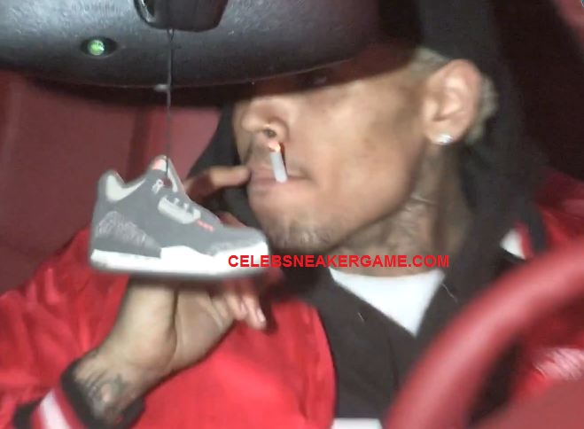 MY SPIZZOT: RNB Star Chris Brown Smoking Cigarettes?