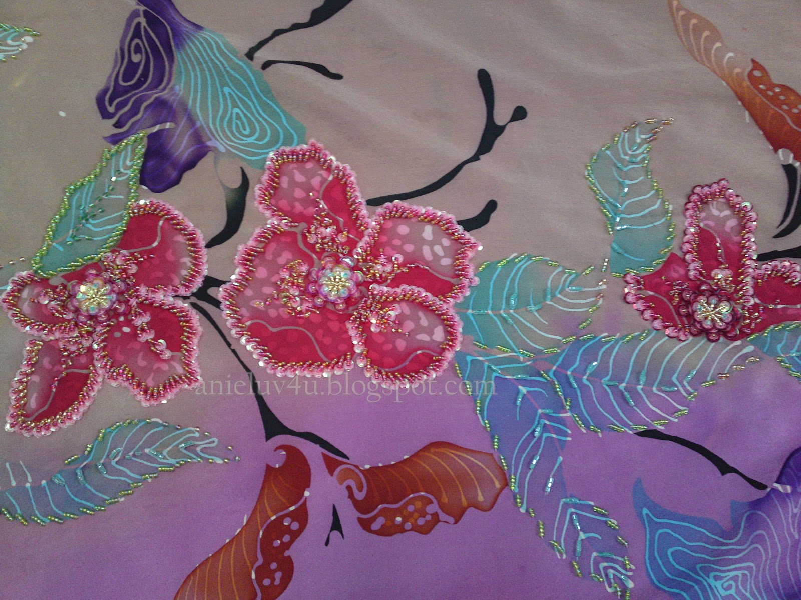 Sulaman manik dan labuci di batik crepe ~ Seindah Biasa