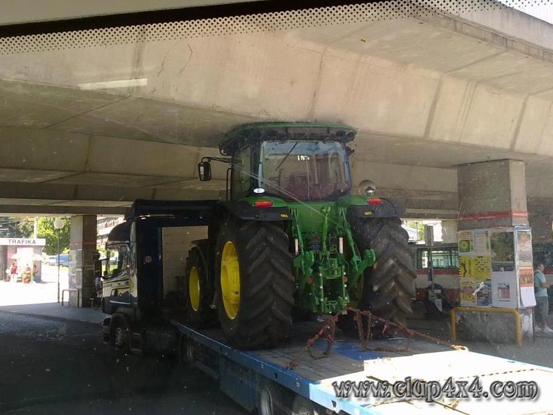 Tractors - Farm Machinery: John Deere Accident