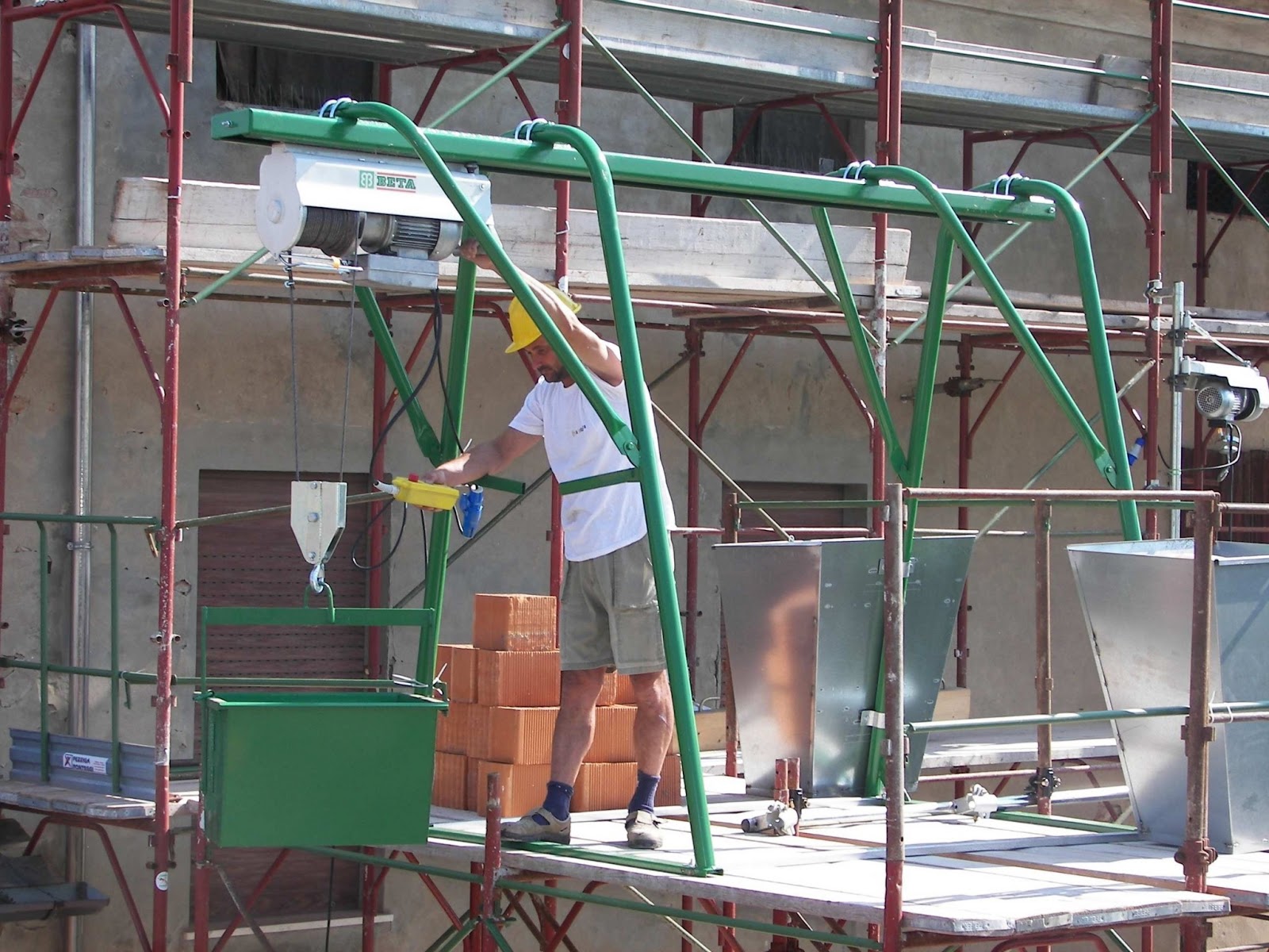 Građevinske Dizalice: Postolja, Nosaci i Konzole ~ HFS Lifting: oprema ...