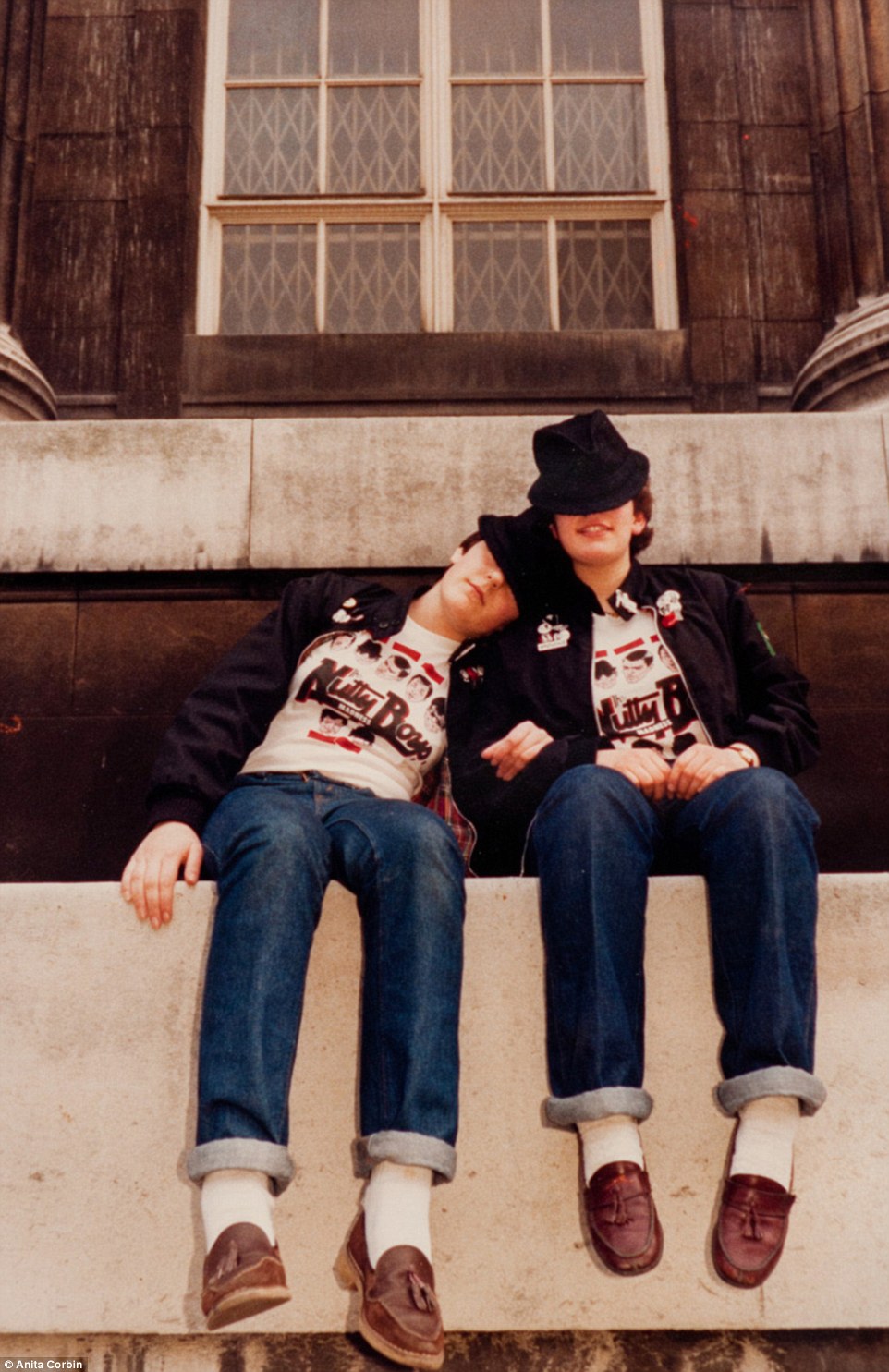 Visible Girls: Fascinating Photographs Capture Female Mods, New ...