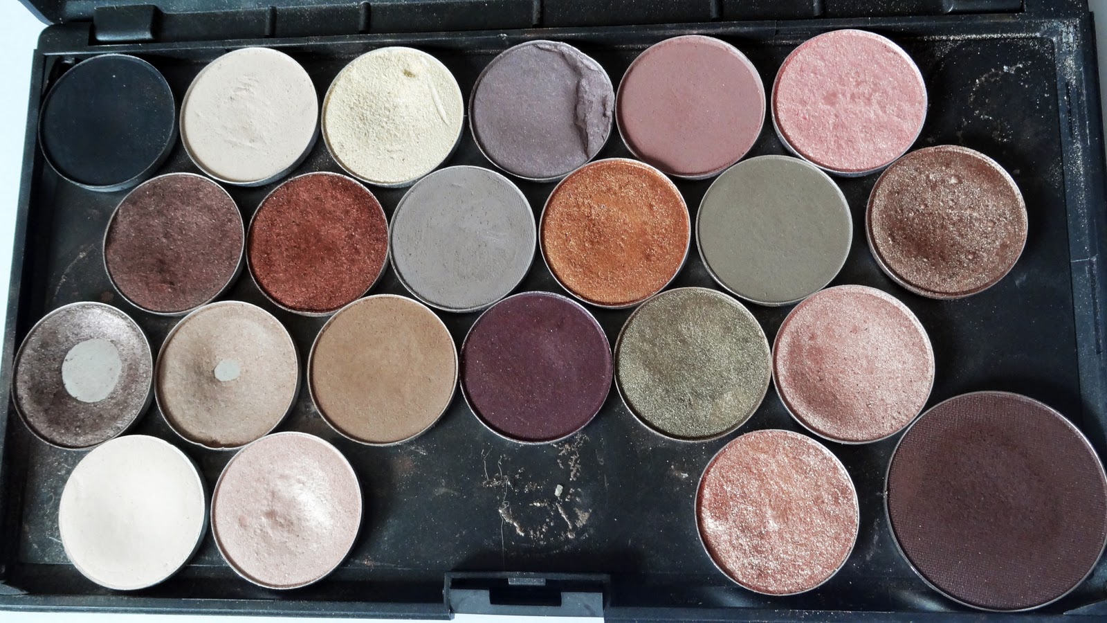 SARAH HAWKINSON: MAC Eye Shadow Palette Overview