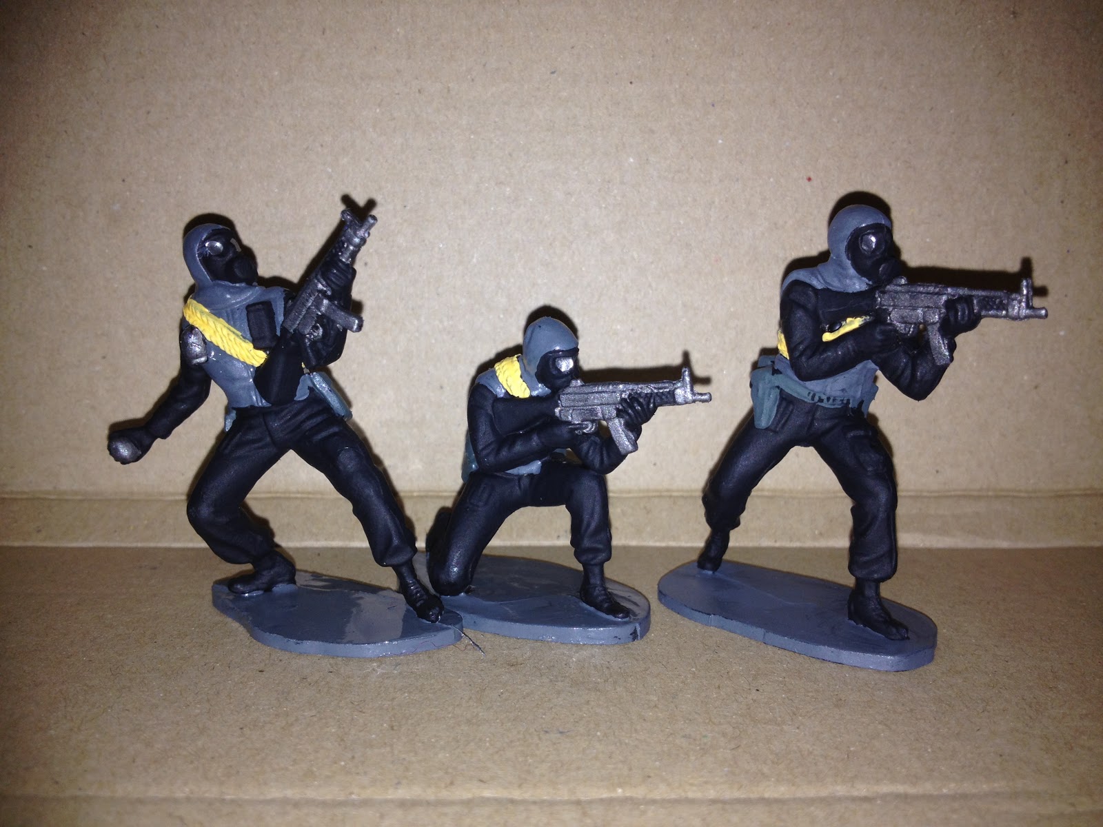 Commander of Plastic Men!: AIRFIX MODERN SERIES 1/32 SCALE