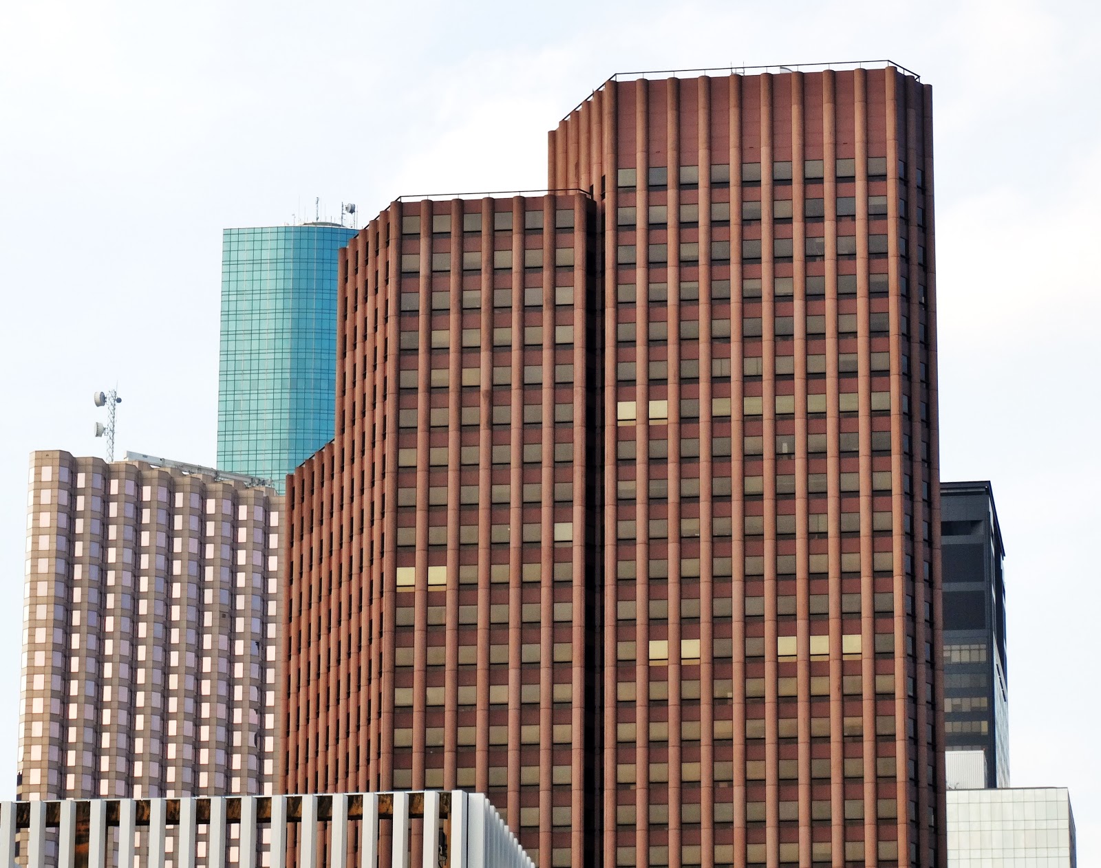 Houston in Pics: 1415 Lousiana Wedge Tower and Parking