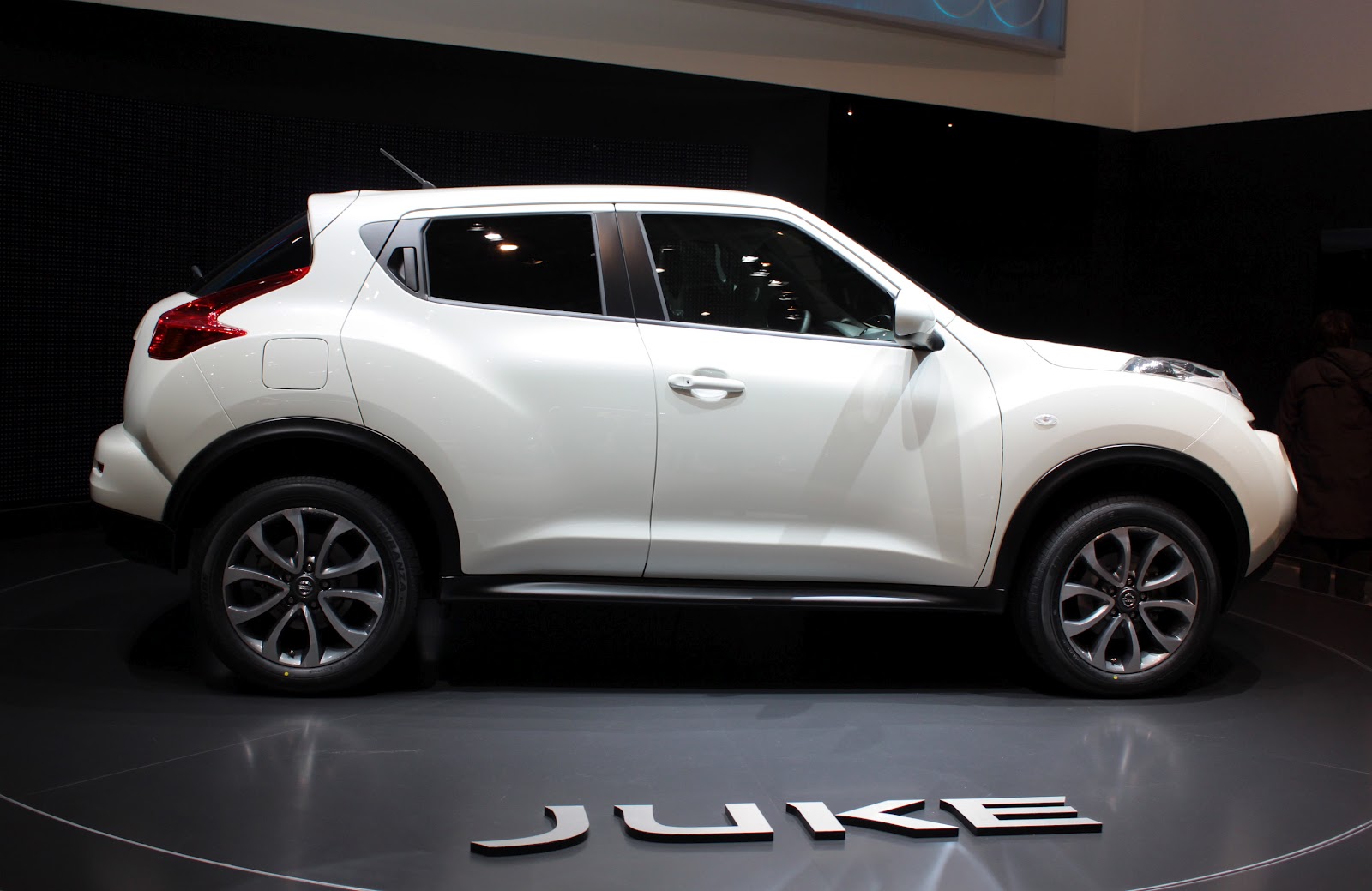 Jukezilla - Nissan Juke Review All Variant: Detail spec Nissan Juke CVT RX