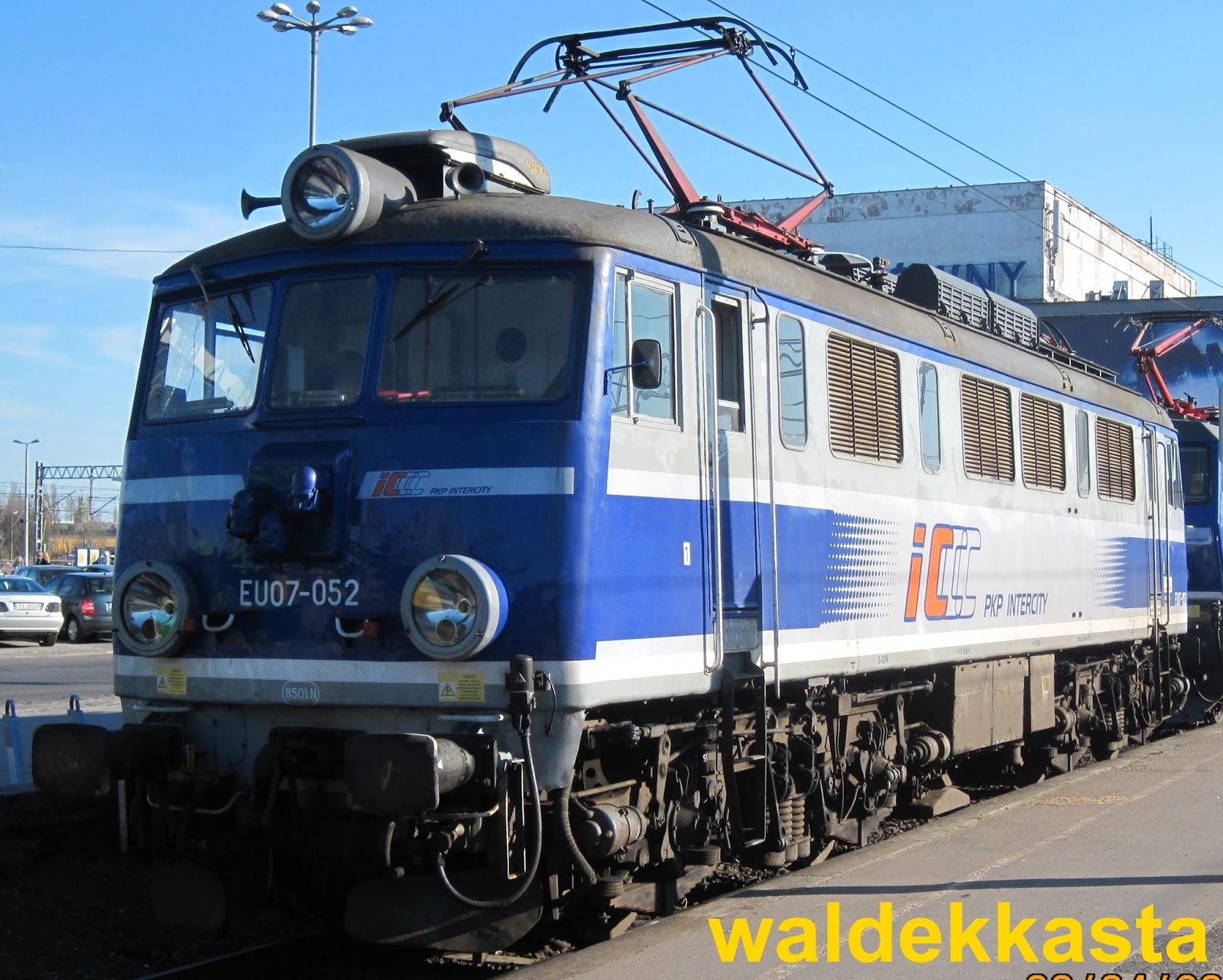 DZIWNE HOBBY - LOKOMOTYWY / STRANGE HOBBY - LOCOMOTIVES: EU07-052