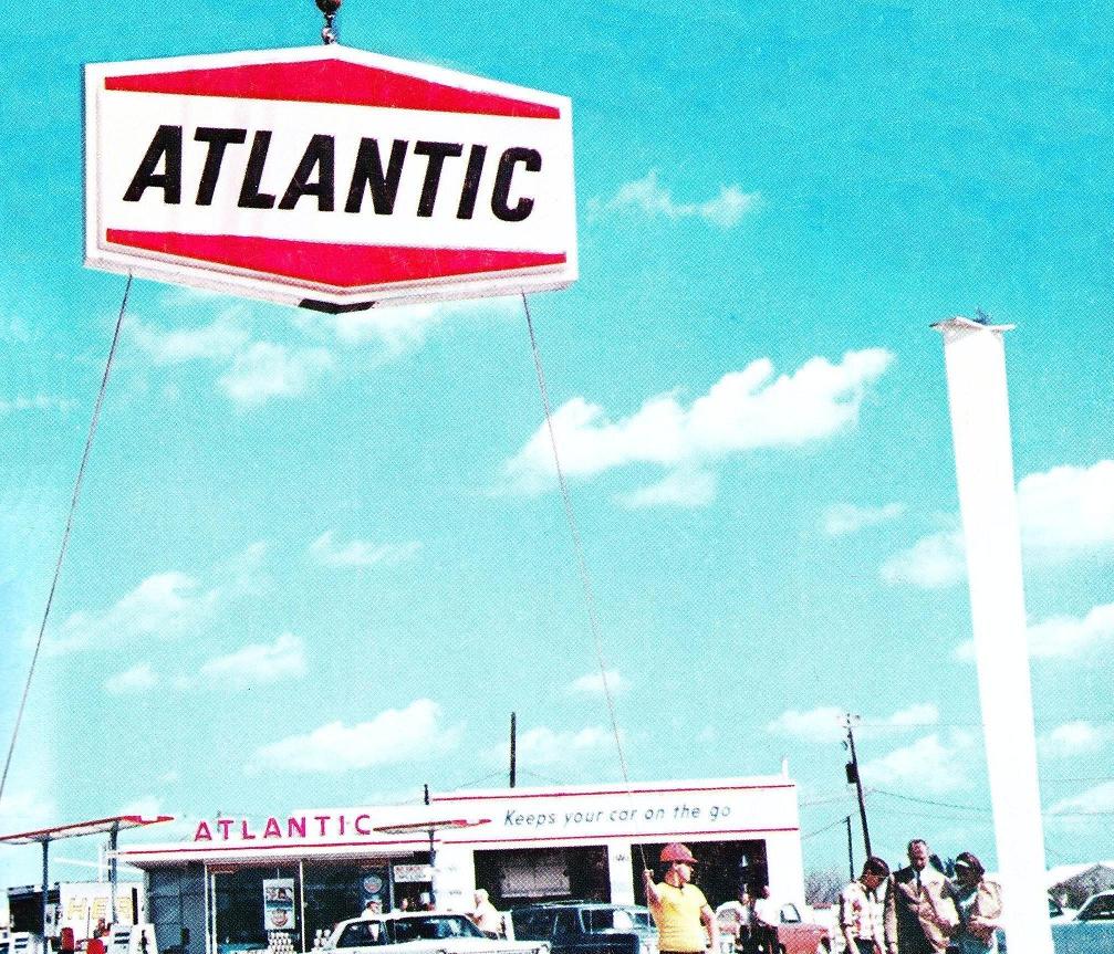 Pleasant Family Shopping: The Golden Age of Gas Stations