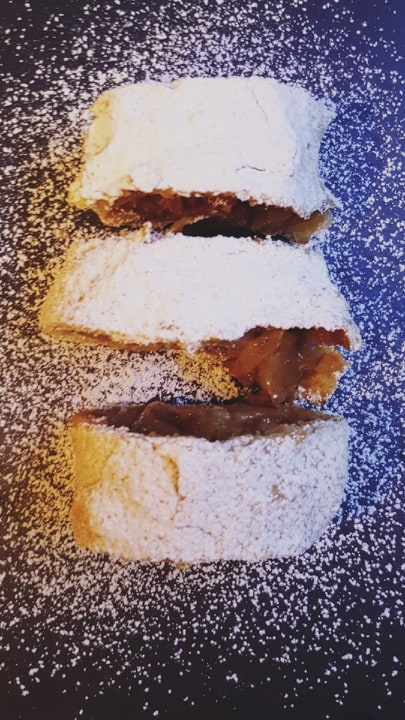 Strudel me mollë (Vienez) | BonBon Taste